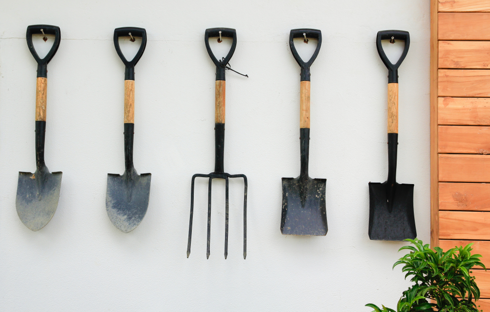 Top 10 Must-Have Gardening Tools For Beginners - Roy's Plants And Flowers